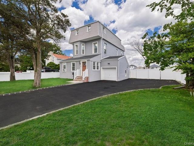 415 Guy Lombardo Ave, Freeport, NY 11520