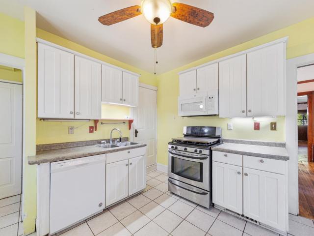 415 Division Street W
