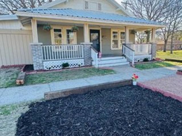 415 E 4th St, Holdenville, OK 74848