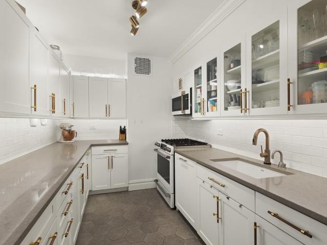 415 E 52nd Street 2 DA