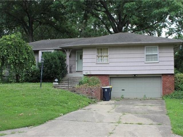415 E 106th Ter, Kansas City, MO 64131