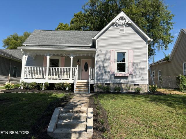415 E Caldwell Ave