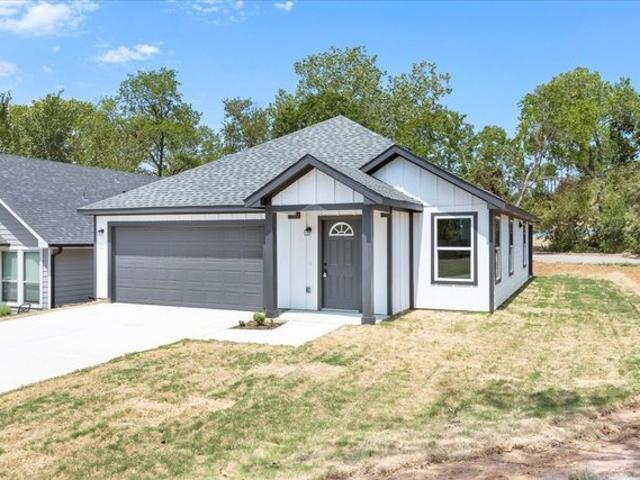 415 E Monterey St, Denison, TX 75021