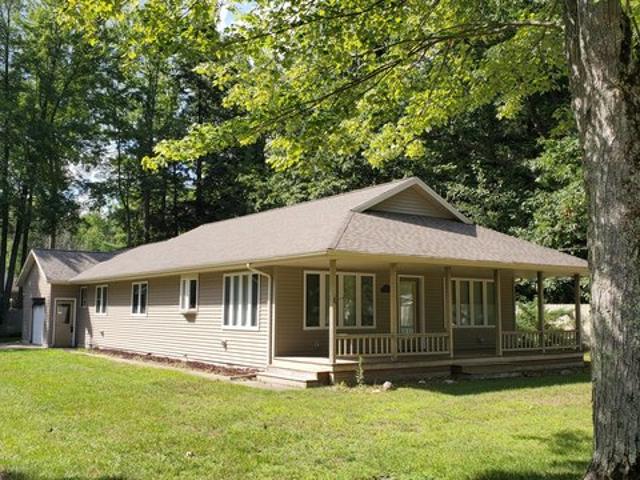 415 Erie St, Houghton Lake, MI 48629
