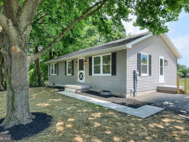 415 Hanover St, New Oxford, PA 17350