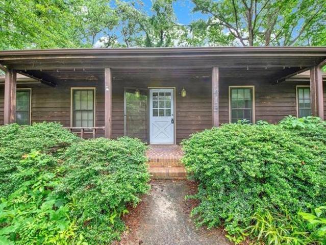 415 Lakeview Way, Oxford, GA 30054