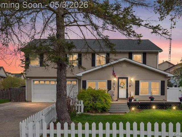 415 Leon Rd, Walled Lake, MI 48390