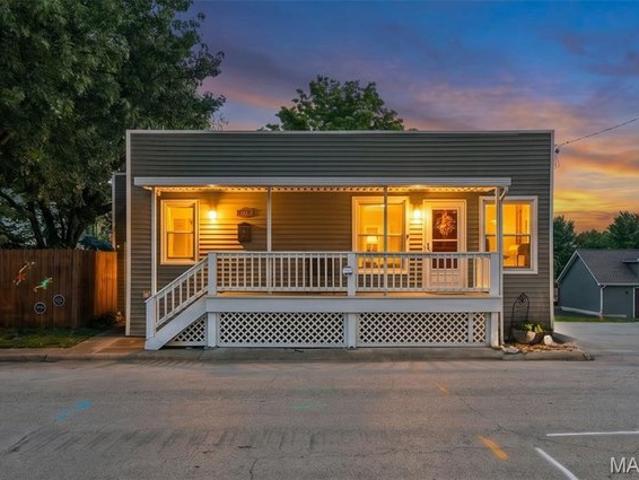 415 McDonough St, Saint Charles, MO 63301