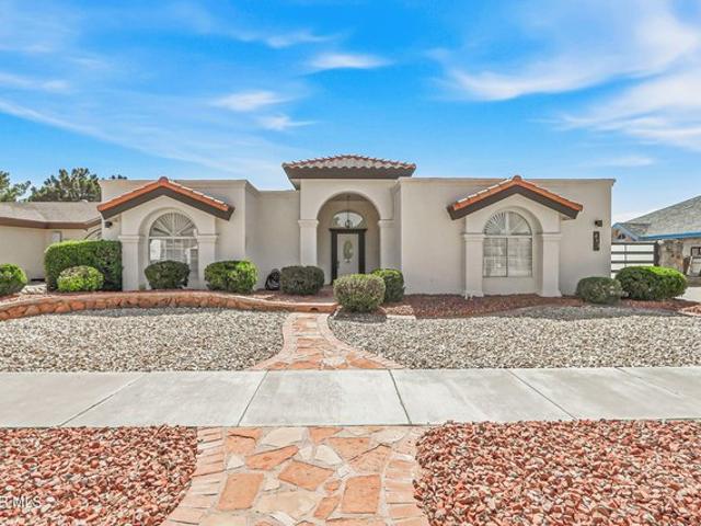 415 Mercer Ln, Horizon City, TX 79928