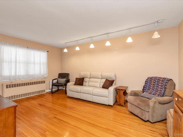 415 Merrick Road 1L