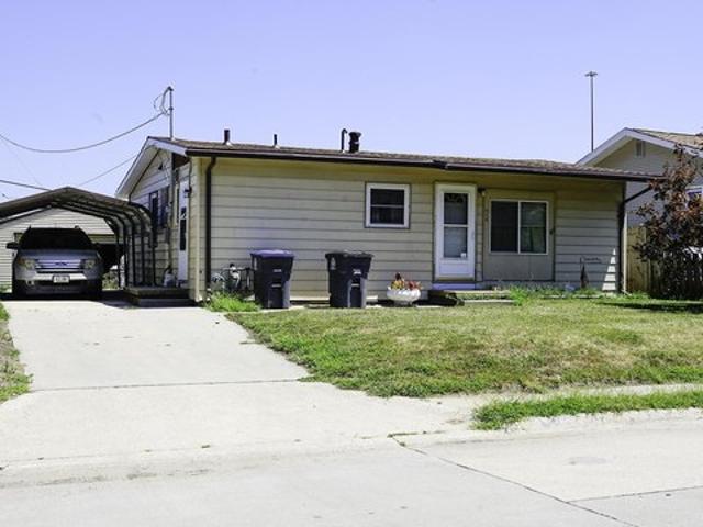 415 N 38th St, Council Bluffs, IA 51501
