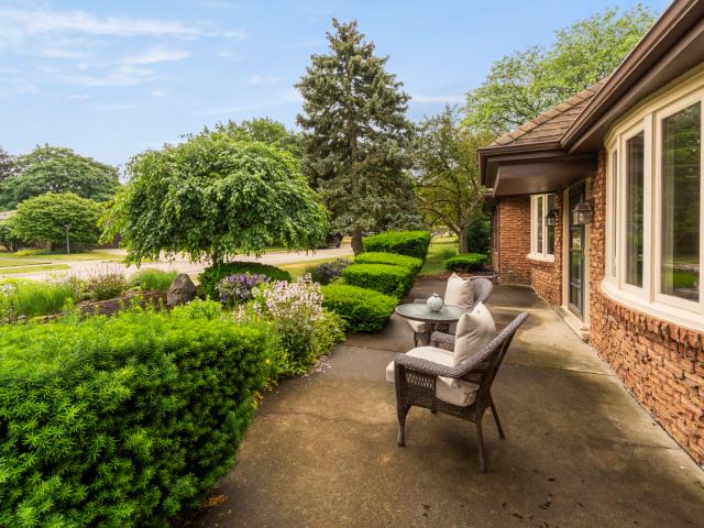 415 N Shepherd Hill Lane