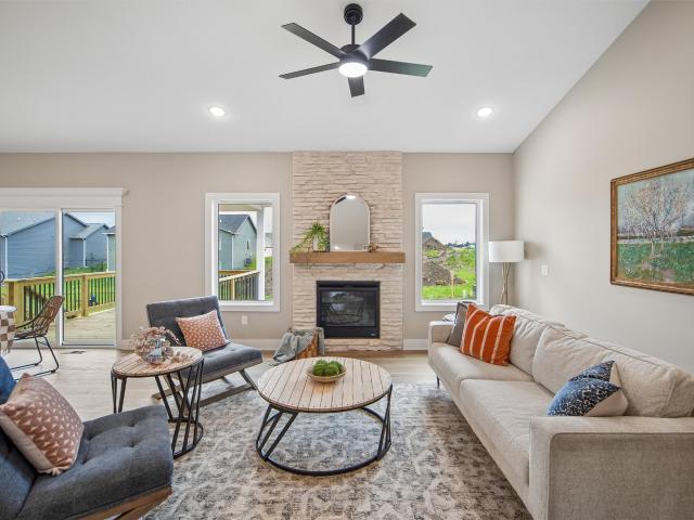415 NW Red Oak Court