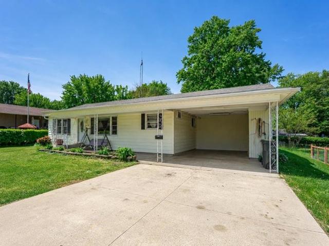 415 S Genoa St, Genoa, IL 60135