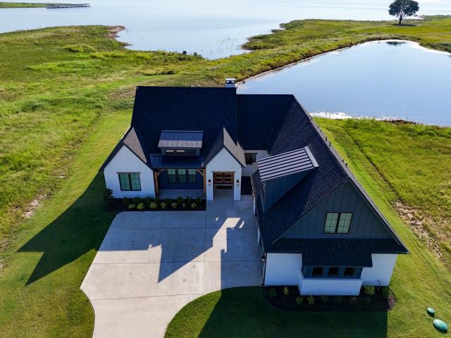 415 Sailview Ct, Honey Grove, TX