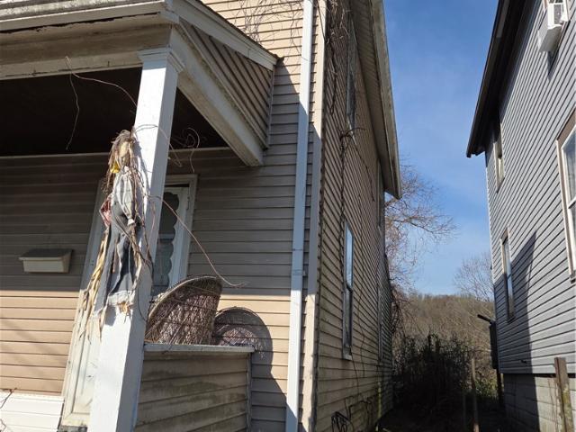 415 Sarah St