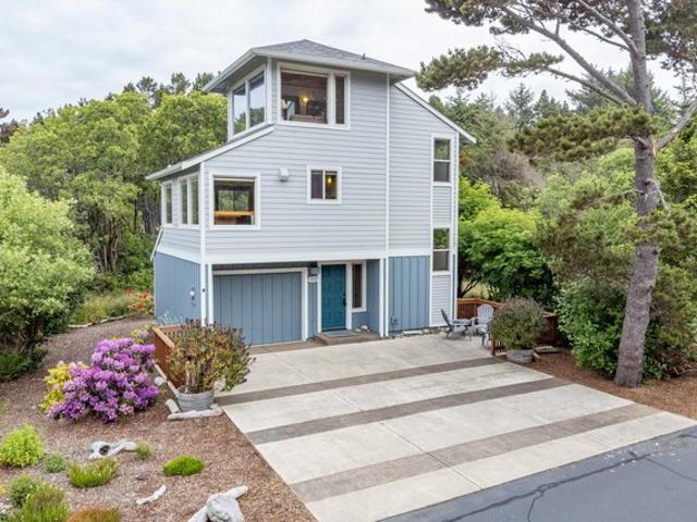 415 SW Edgewater, Depoe Bay, OR 97341
