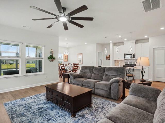 415 Rollins Dr