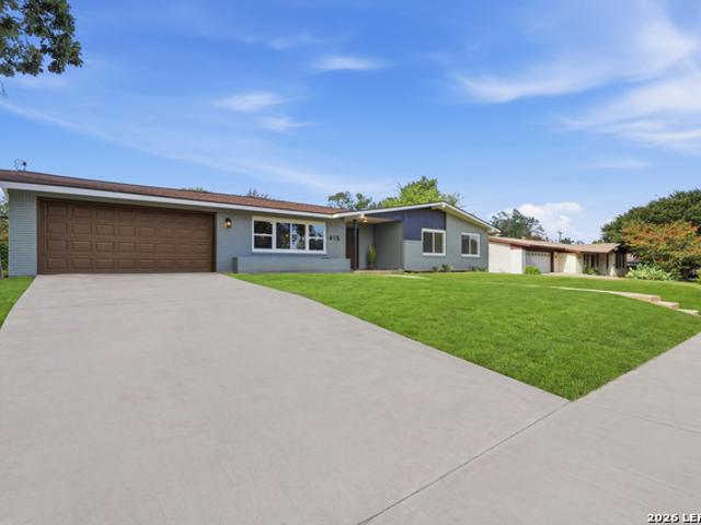 415 Redcliff Dr