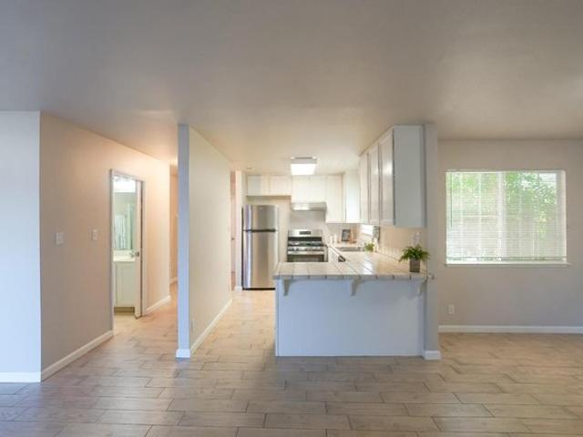 415 W J St, Los Banos, CA 93635