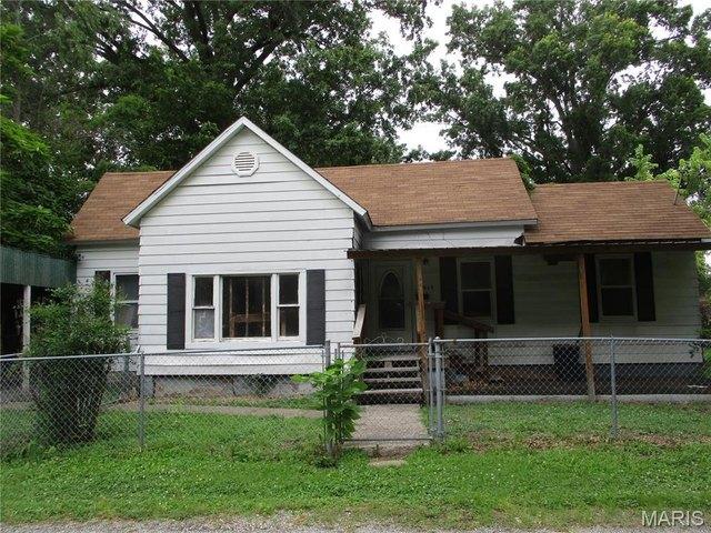 415 W Park Ave, Sparta, IL 62286