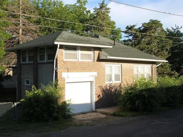 415 W Parker St, Waterloo, IA 50703