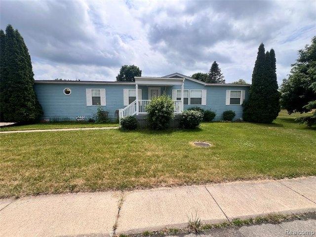 415 Weeping Willow Dr, Genesee, MI 48506