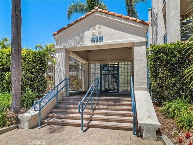 415 Townsquare Ln, Huntington Beach, CA 92648