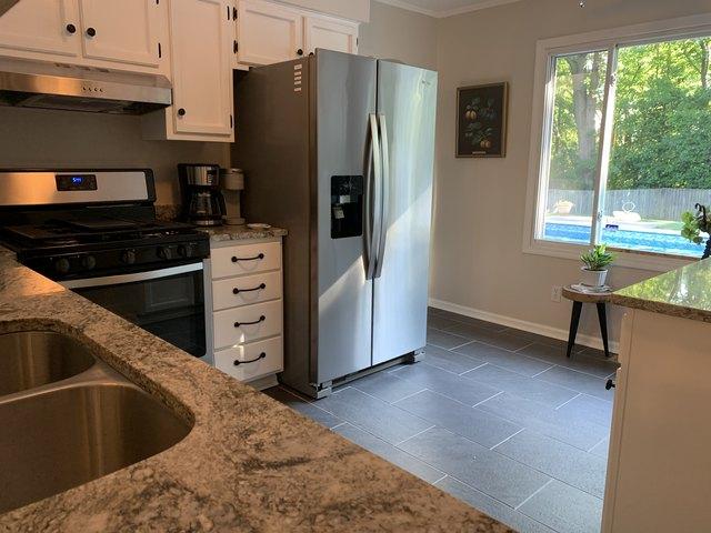 415 Valley Oaks Dr, Greenwood, IN 46143