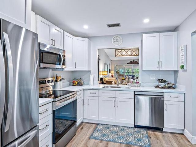 4165 Lucerne Villas Ln, Lake Worth, FL 33467