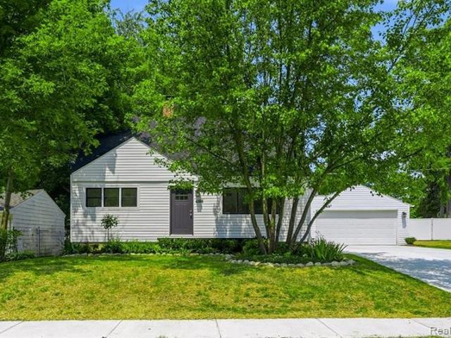 4166 Grayton Dr, Waterford Township, MI 48328