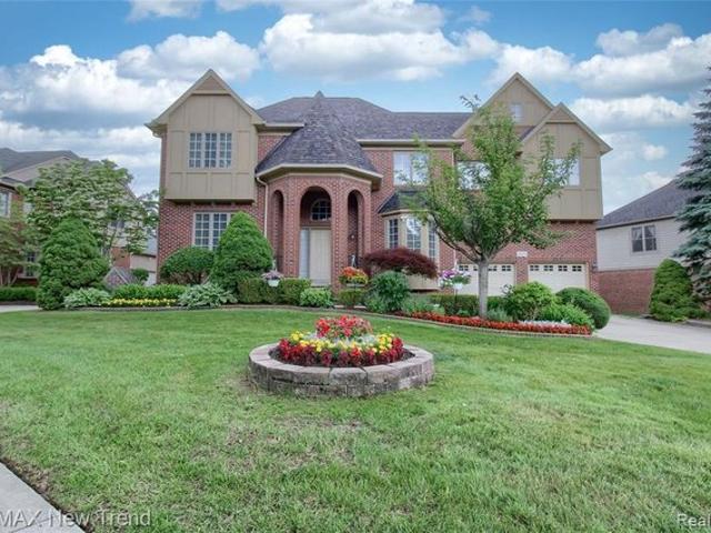 41672 Clemens Cir, Novi, MI 48377