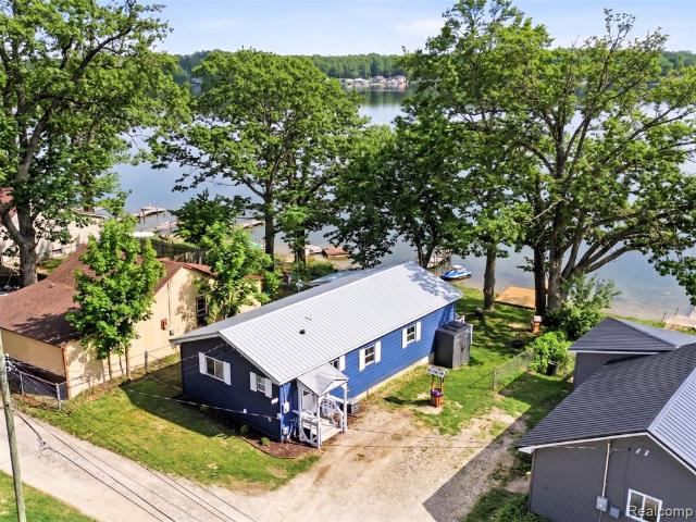 4168 Lakeview Drive