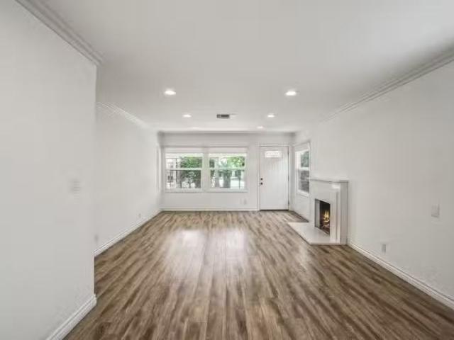 41691609 15235 Morrison Street