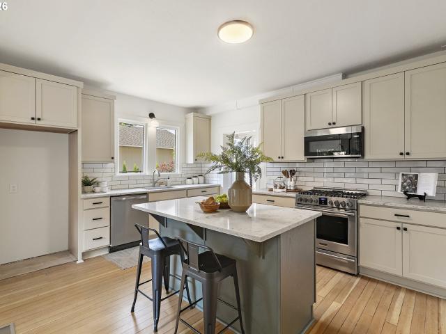 41601 se vista loop dr