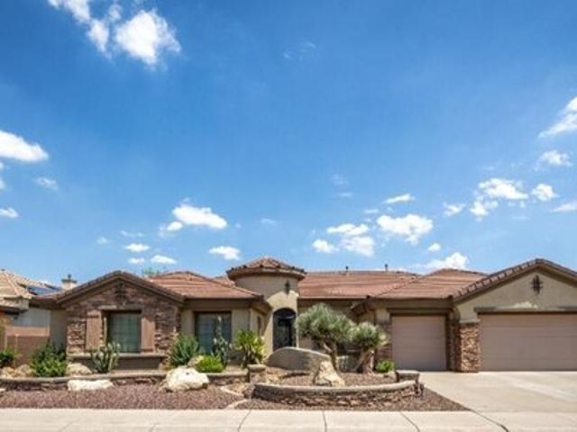 41607 N Club Pointe Dr, Phoenix, AZ 85086