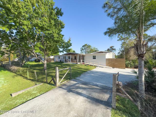 4160 Hidden Lakes Dr, Mims, FL 32754 | MLS #1072