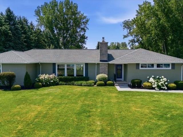 4162 E Lake Rd, Wilson, NY 14172