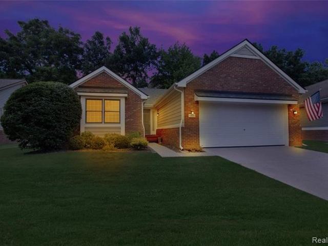 41630 Kenilworth Ln, Novi, MI 48377