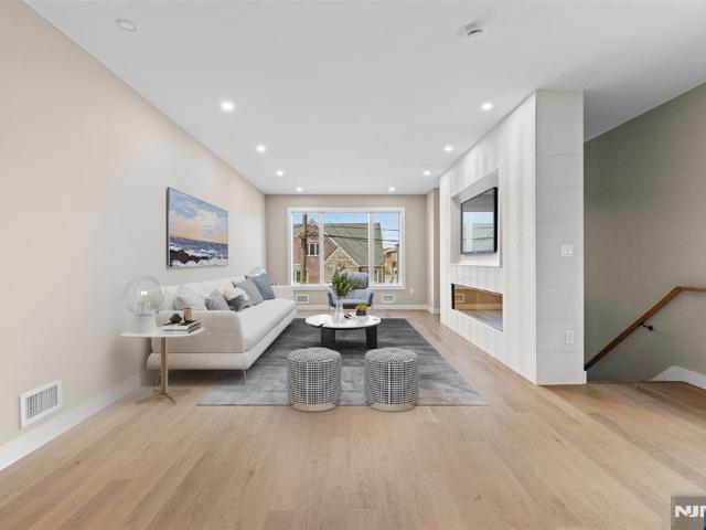416 8th Street