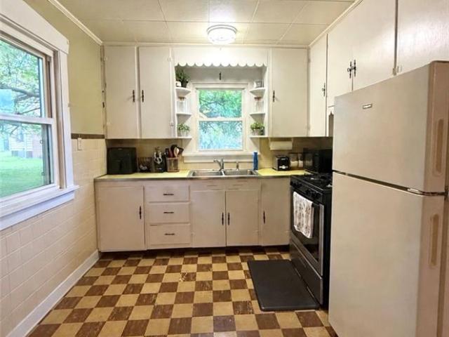 416 Country Club Dr, Ellwood City, PA 16117 | MLS #1735