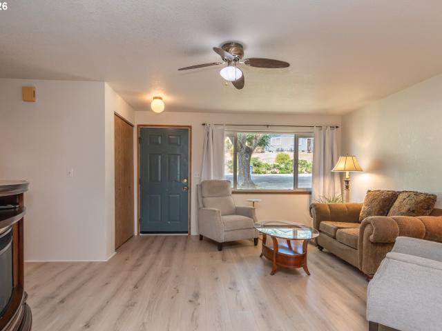 416 corona loop rd