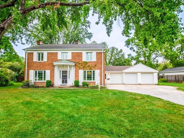 416 Arrowhead Dr, Green Bay, WI 54301