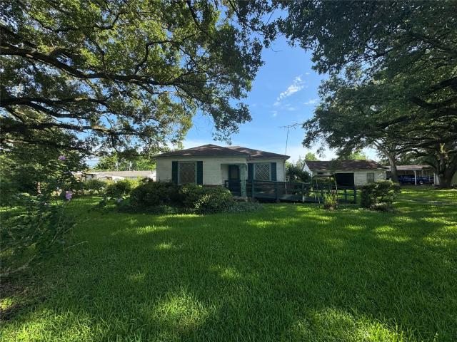 416 Baker Cir, Ames, TX 77575 | MLS #71207