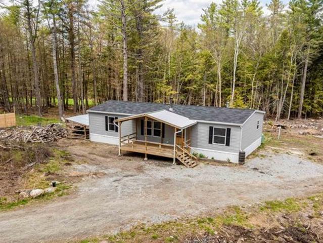 416 Bradford Rd, Newport, NH 03773