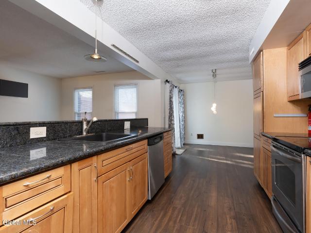 416 Greenhill Ct, Guilderland, NY 12203 | MLS #202614