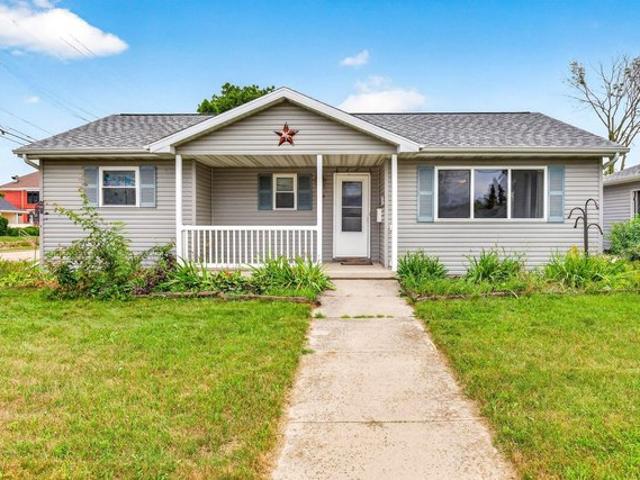 416 Desnoyer St, Kaukauna, WI 54130