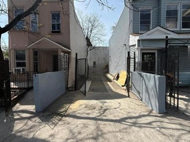 416 E 182nd St, Bronx, NY 10457