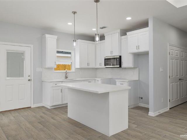 416 E Acacia Street 2