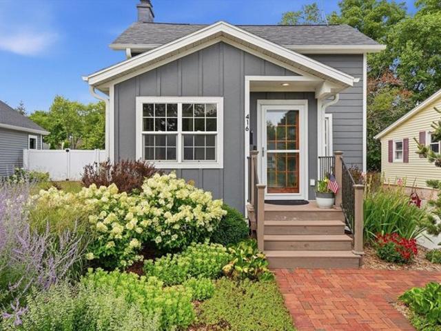 416 E Jefferson St, Oconomowoc, WI 53066